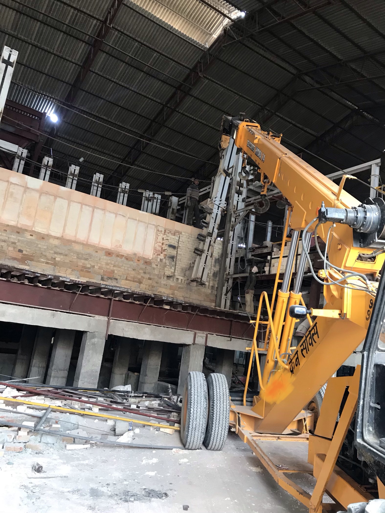 Glass Furnace & batch house construction